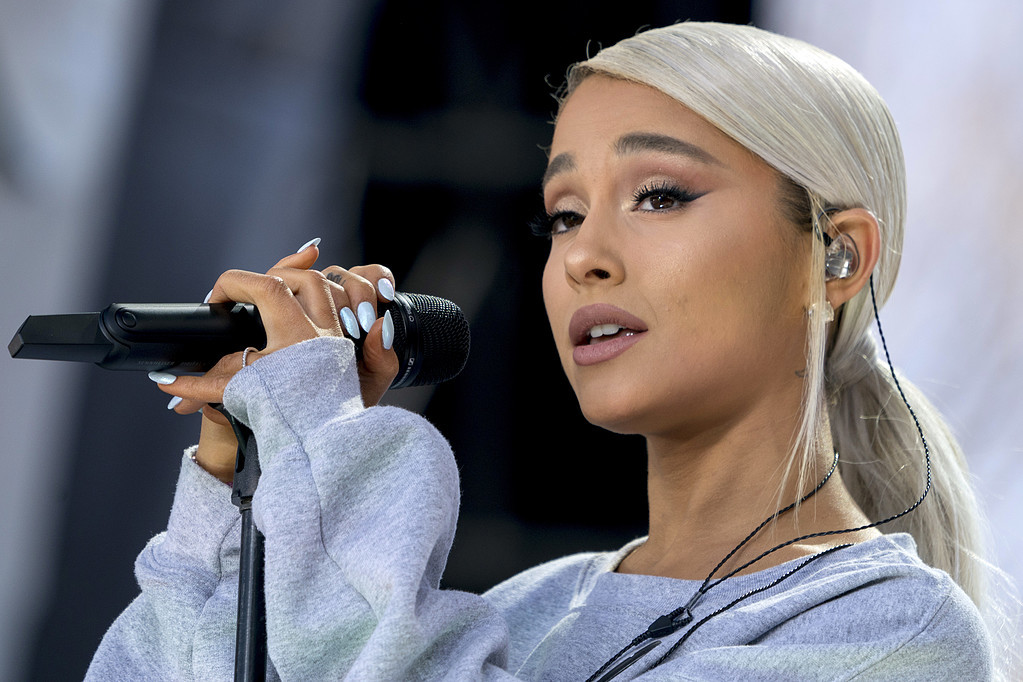 Då släpps Ariana Grandes fjärde platta