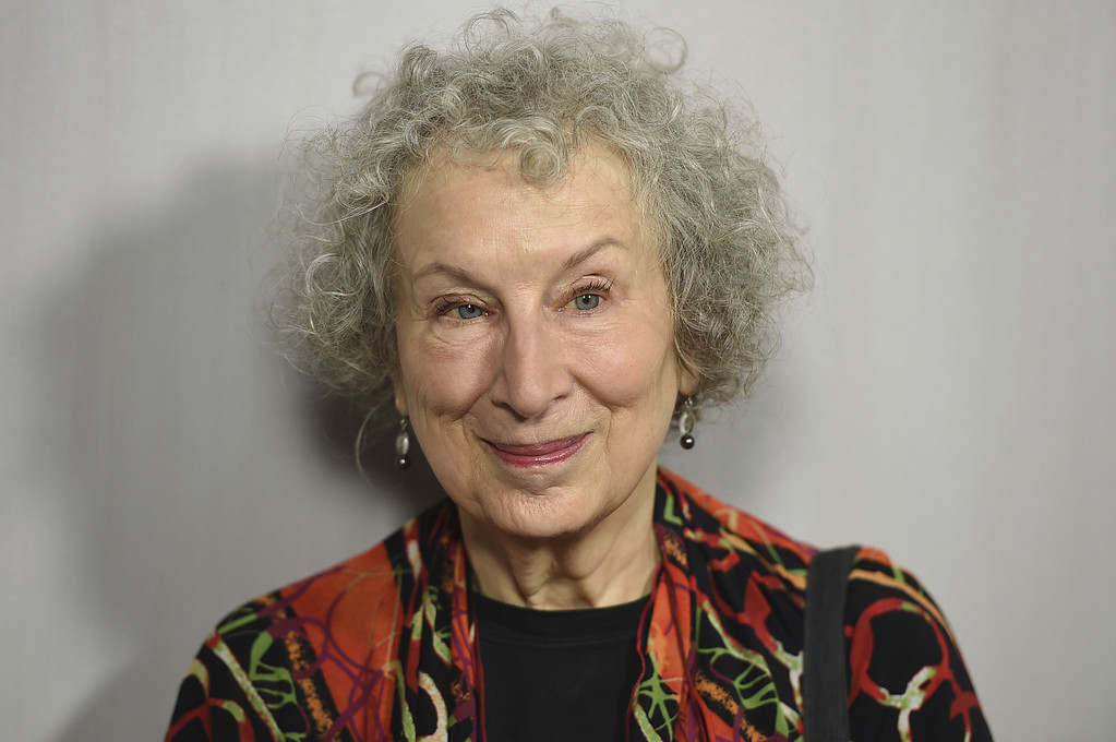 Atwood skriver fortsättning på succéroman