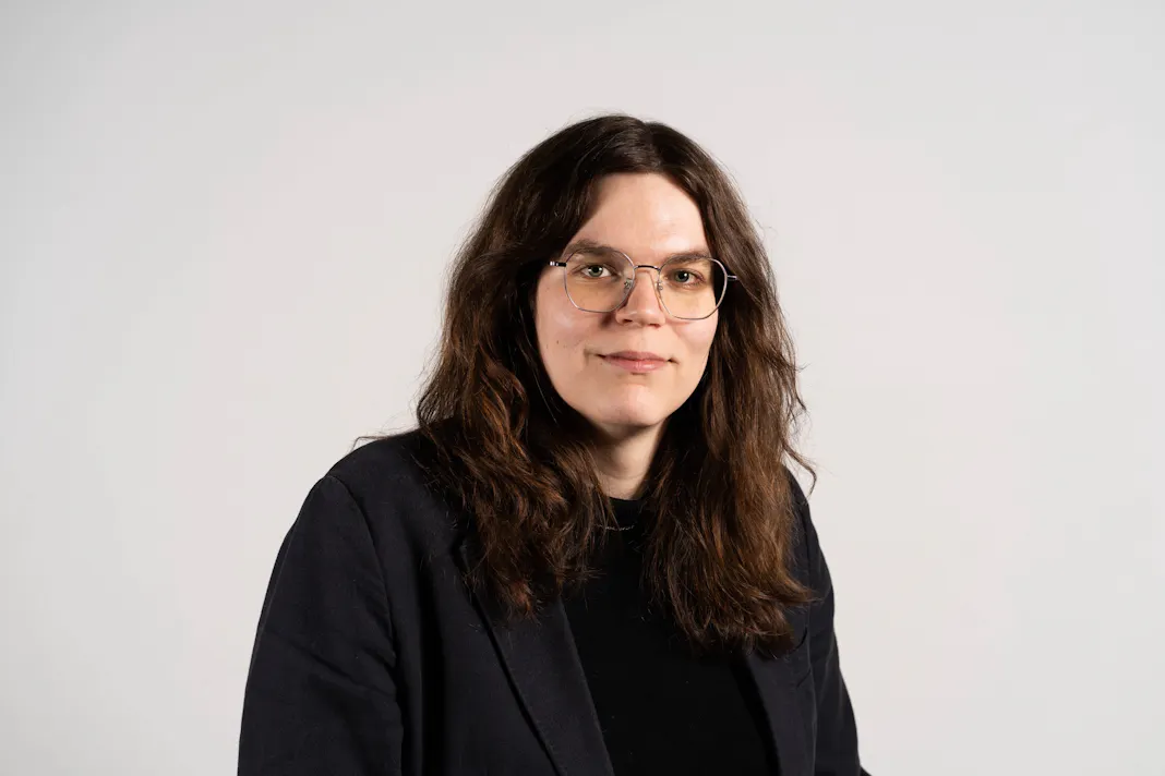 Presenterar en ny generation politiker