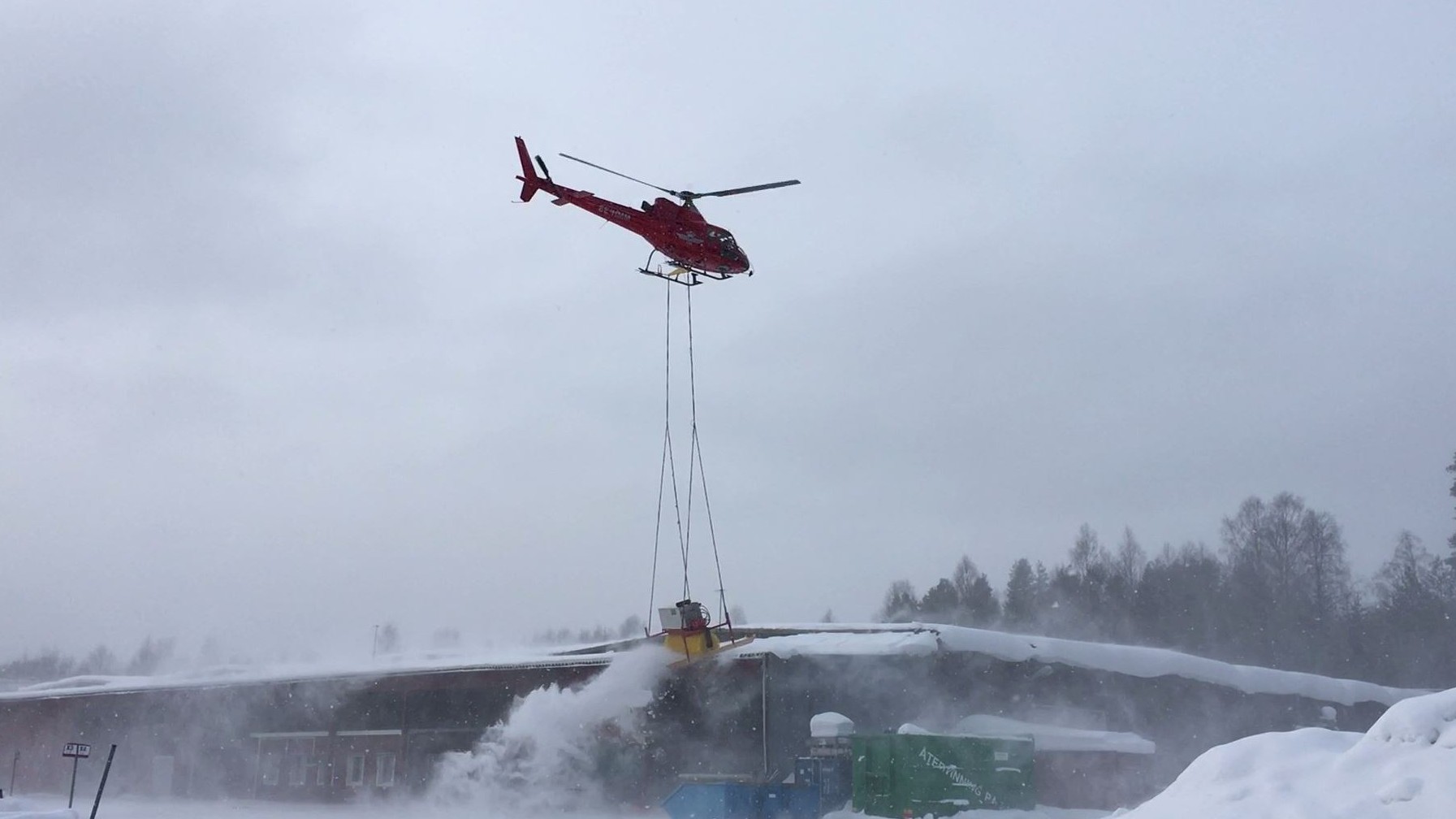 Sopade taket med helikopter