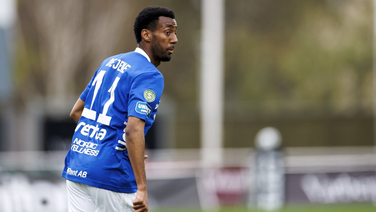 Yttermittfältaren lämnar UFC