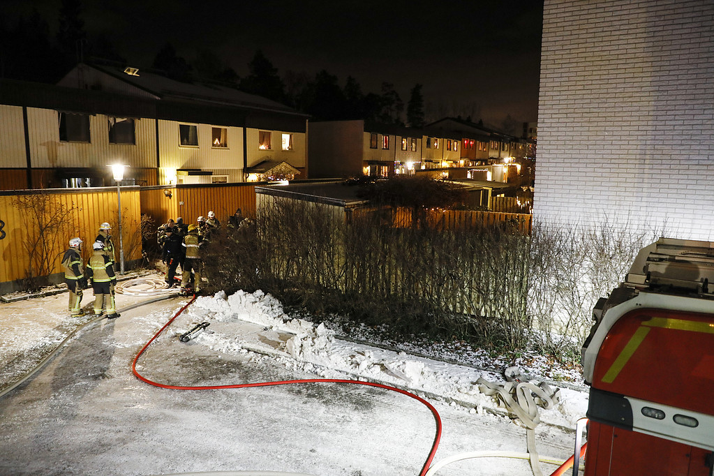 Två skadade vid brand i radhus