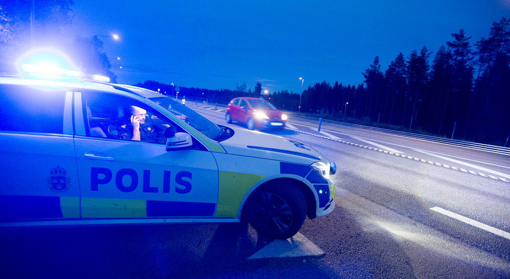 Körde vansinnesfärd på cykelbanan med bil