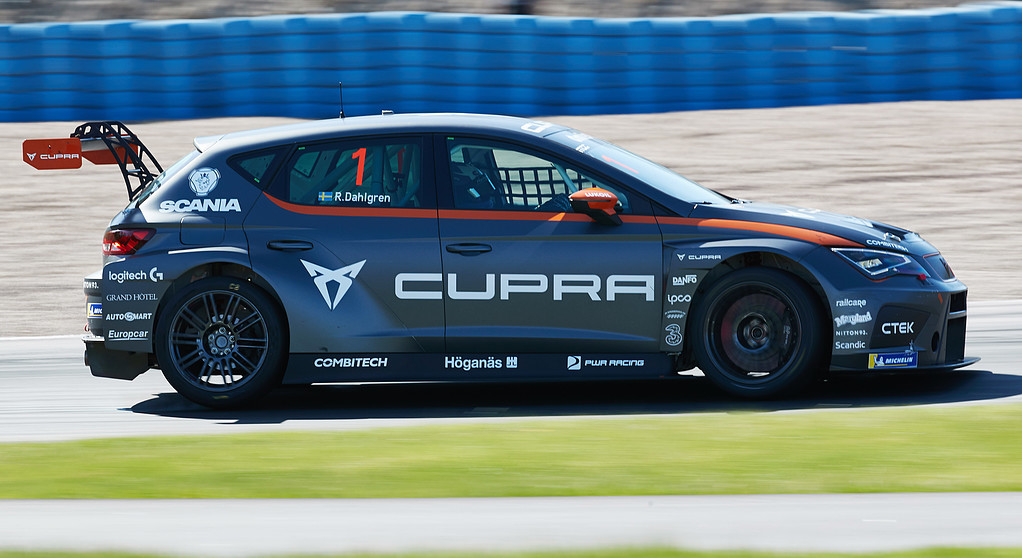 Seger för Dahlgren som leder STCC i halvtid