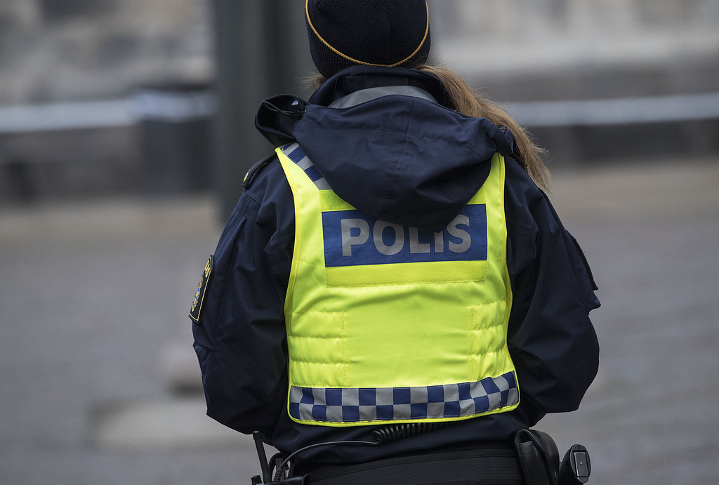 Yngling i bil stoppad av polis