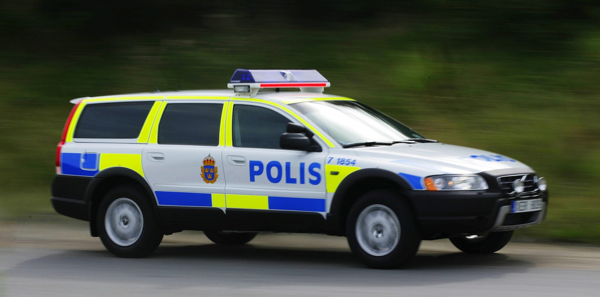 Barn instängda i bil