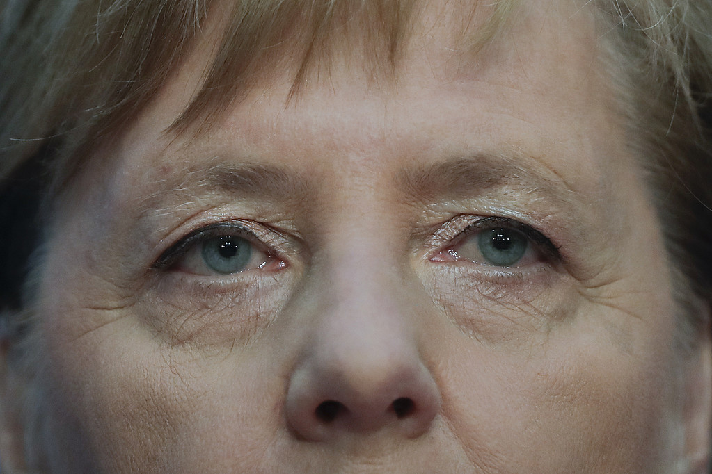 Självkritisk Merkel: Dags för nytt kapitel
