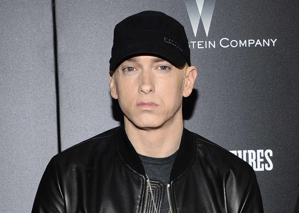 Eminem överraskar med nytt album igen