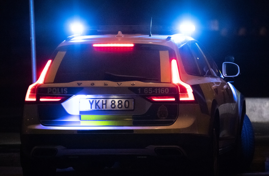 Man hittad med stickskador i park