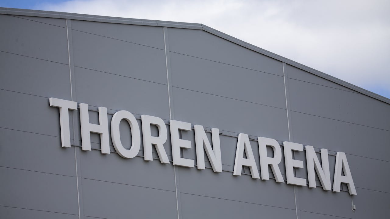 Debatt: Pappren på bordet när det gäller köpet av Thorén Arena