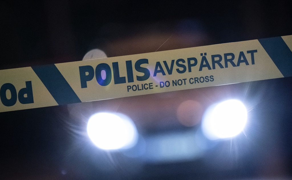 Skott avlossade mot flerfamiljshus i Solna