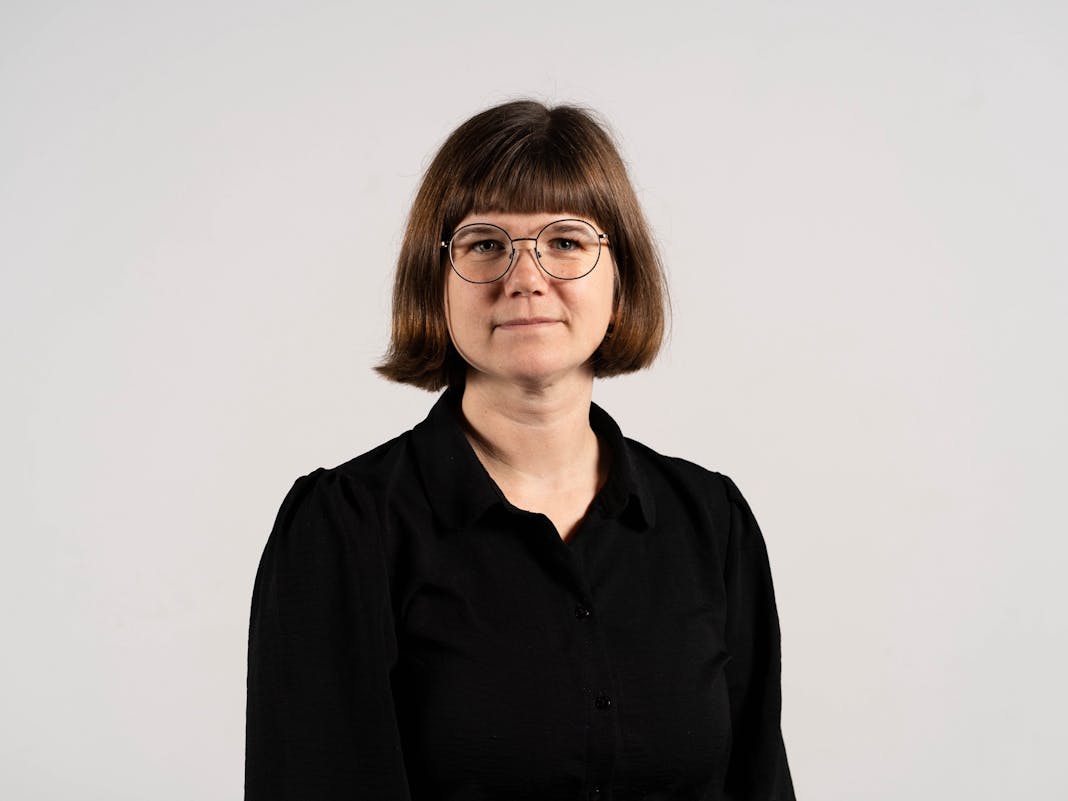 Presenterar en ny generation politiker