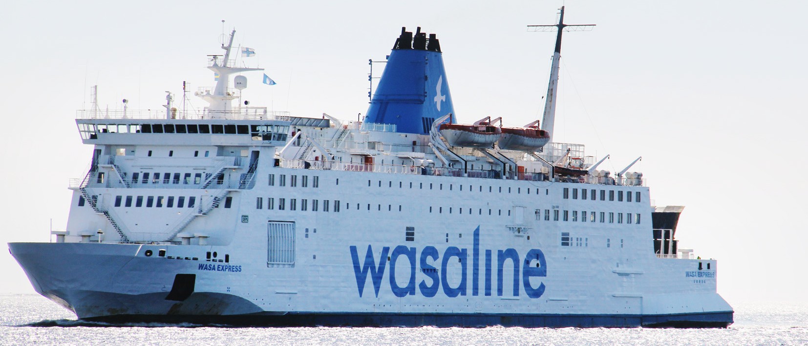 Passagerarna tvingades sova på färjan