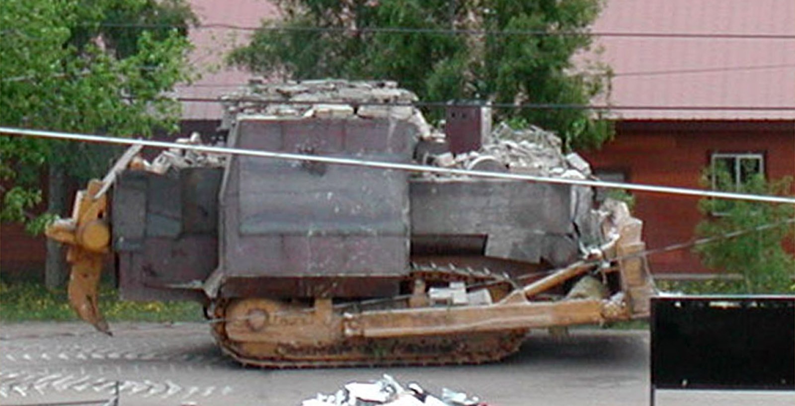 Skulle meja ned butik med en bulldozer