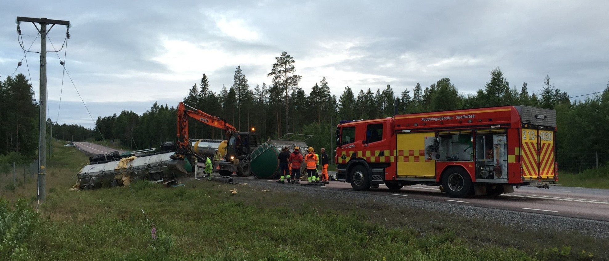 Lastbil med farlig last blockerar E4