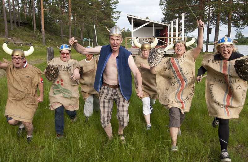 Ruskseles vikingar laddar för skratt