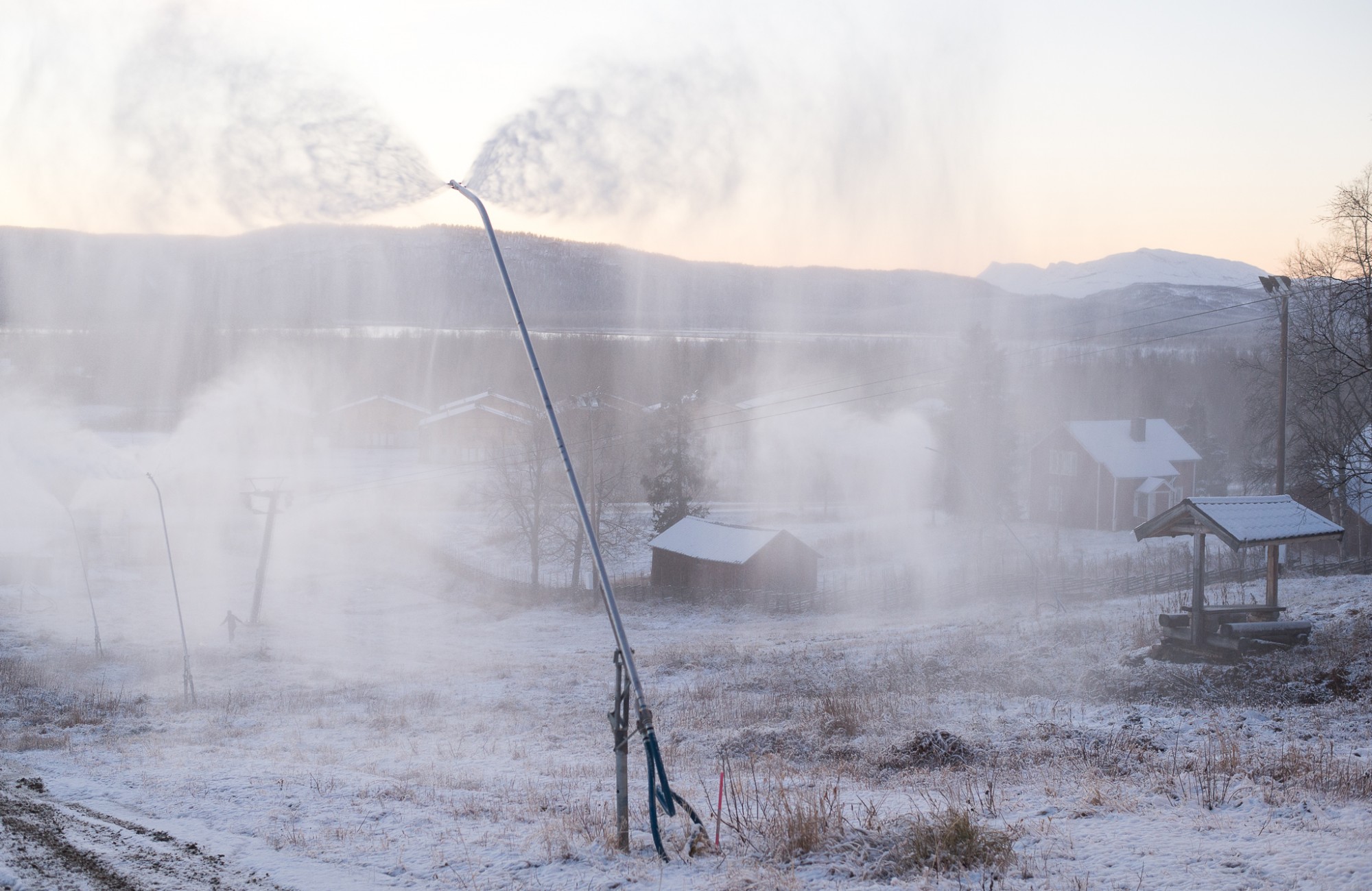 Nu snöar det i Hemavan tack vare kanonerna