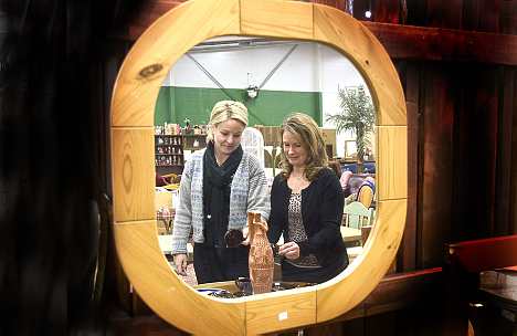 Triss i ministrar i returbutik