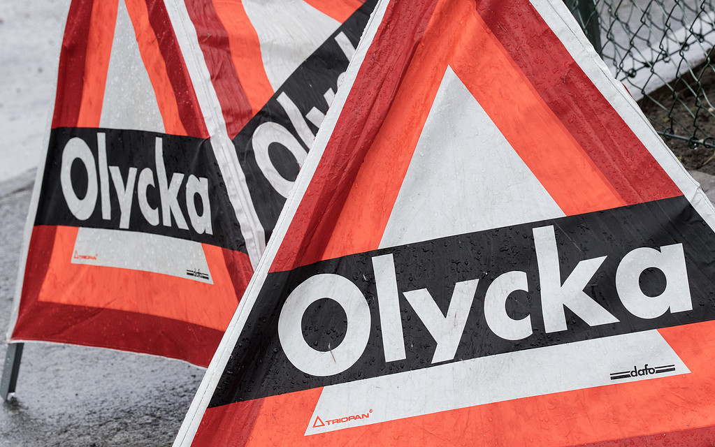 Lastbil, bil och hästtransport i krock på E6