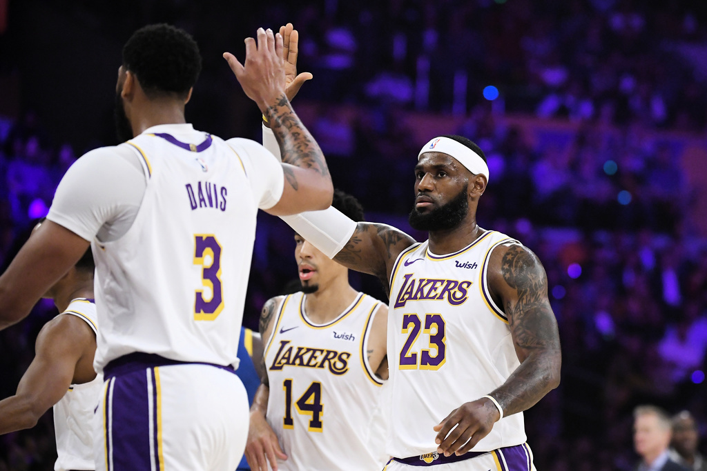 LeBron och Davis imponerade i hemmapremiär