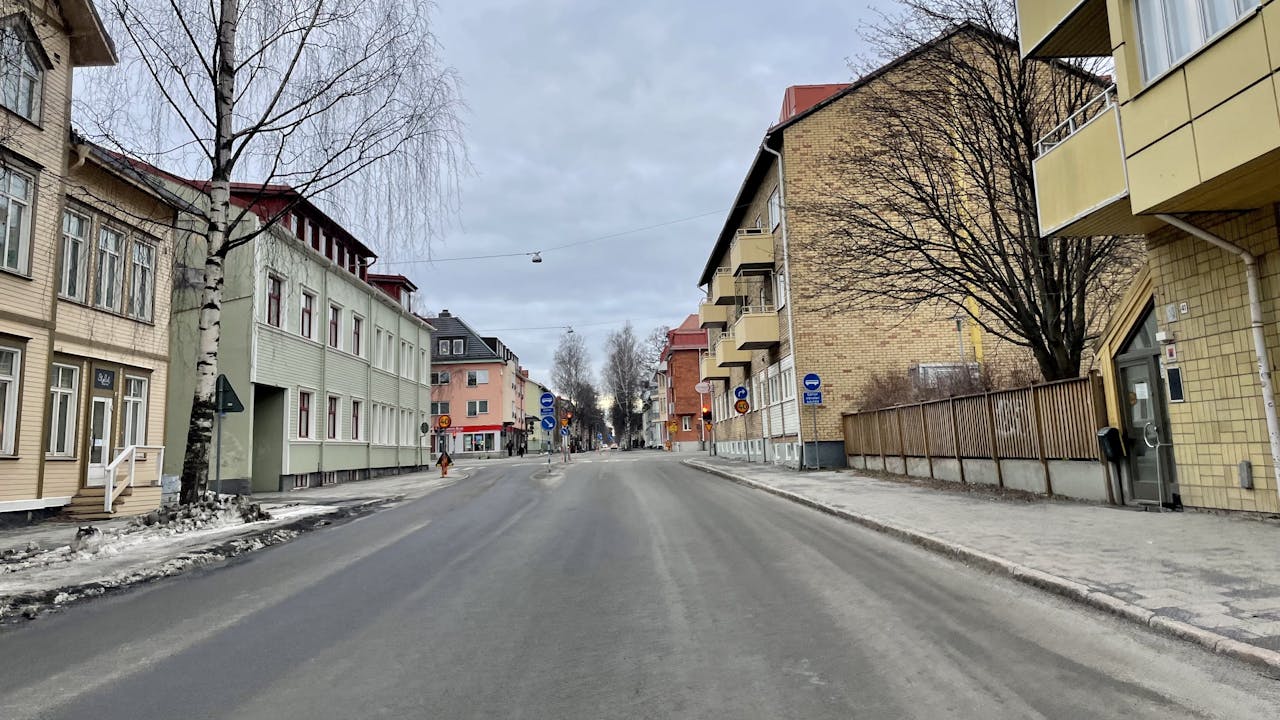 Insändare: Får Umeå kommuns bilar köra på bussfiler?